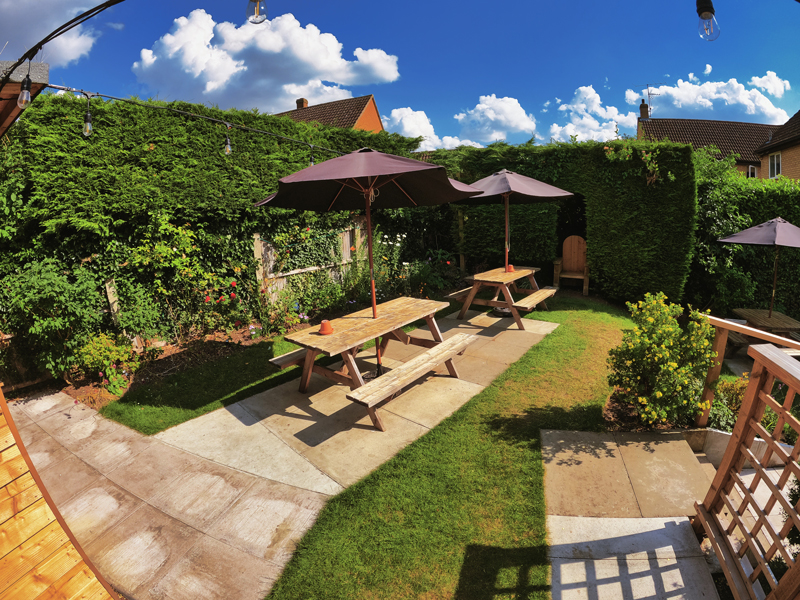 The Pub – The Three Horseshoes